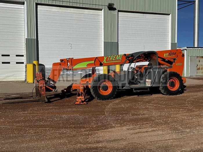 01399136 - 2012 XTREME XR-1255 Reach Lift